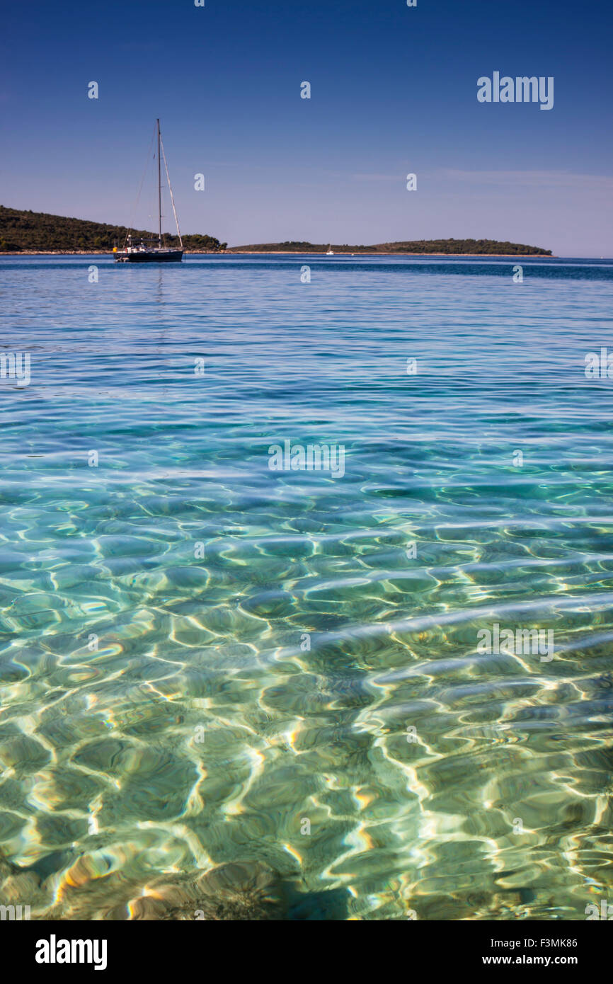 Beautiful boat in clear turquoise hi-res stock photography and images ...