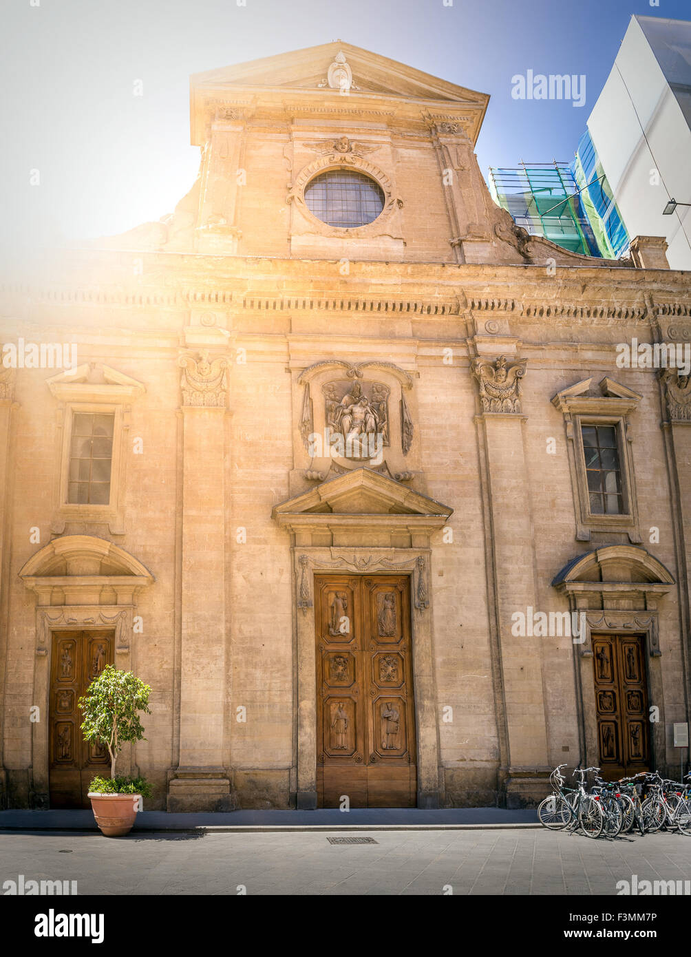 Basilica of holy trinity in florence hi-res stock photography and ...