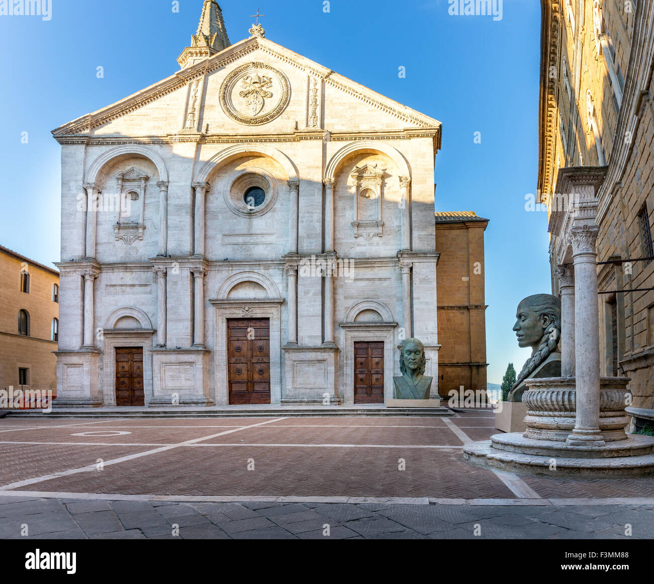 Main square in pienza hi-res stock photography and images - Alamy