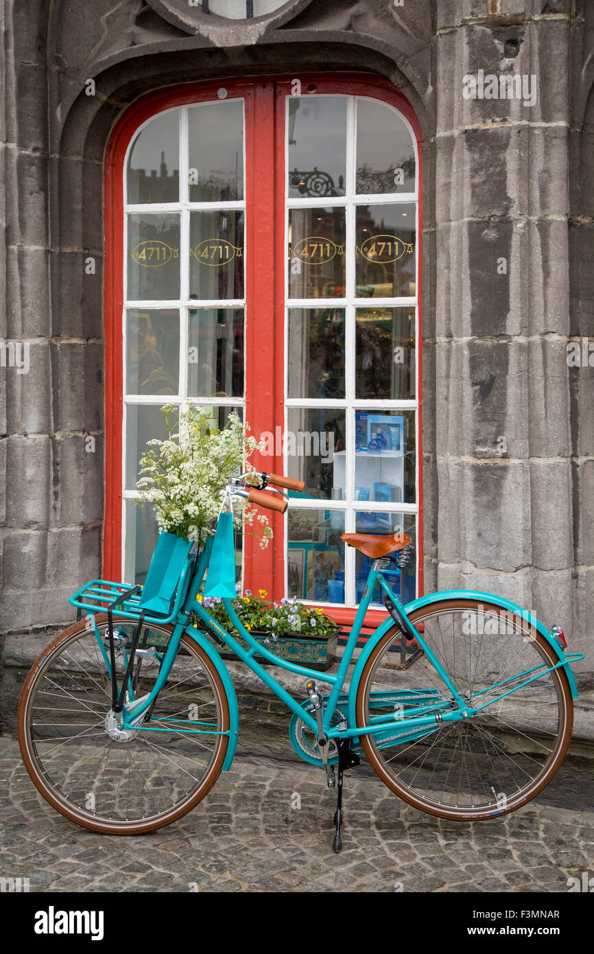 Bicycle shop window hi-res stock photography and images - Alamy