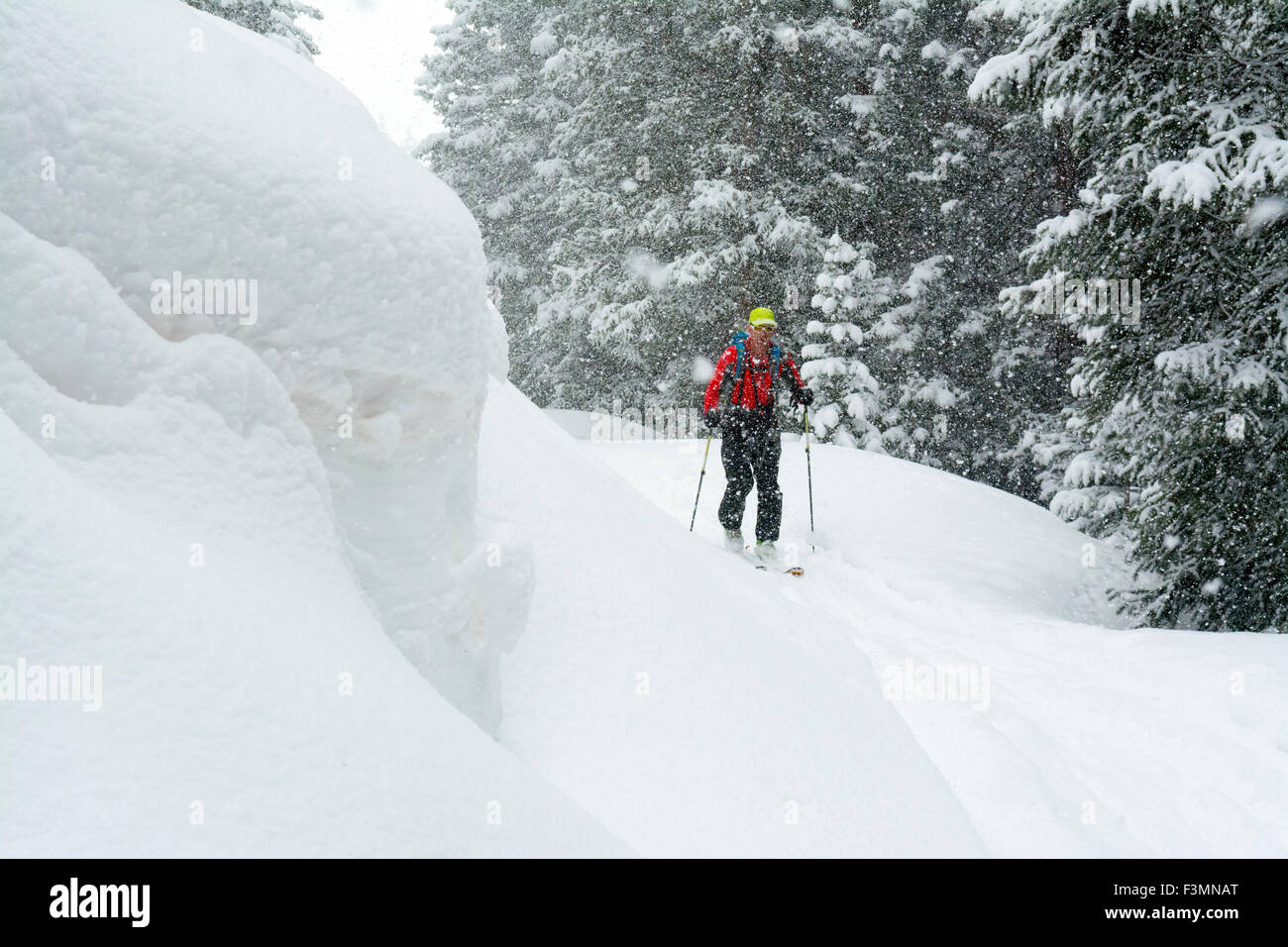 Red mountain pass hi-res stock photography and images - Alamy