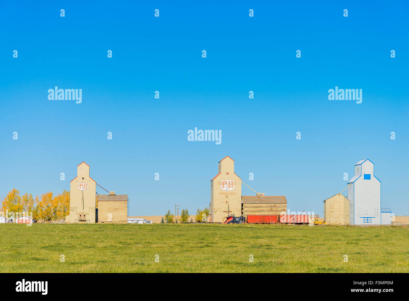 Grain elevators, Mossleigh, Alberta, Canada Stock Photo - Alamy