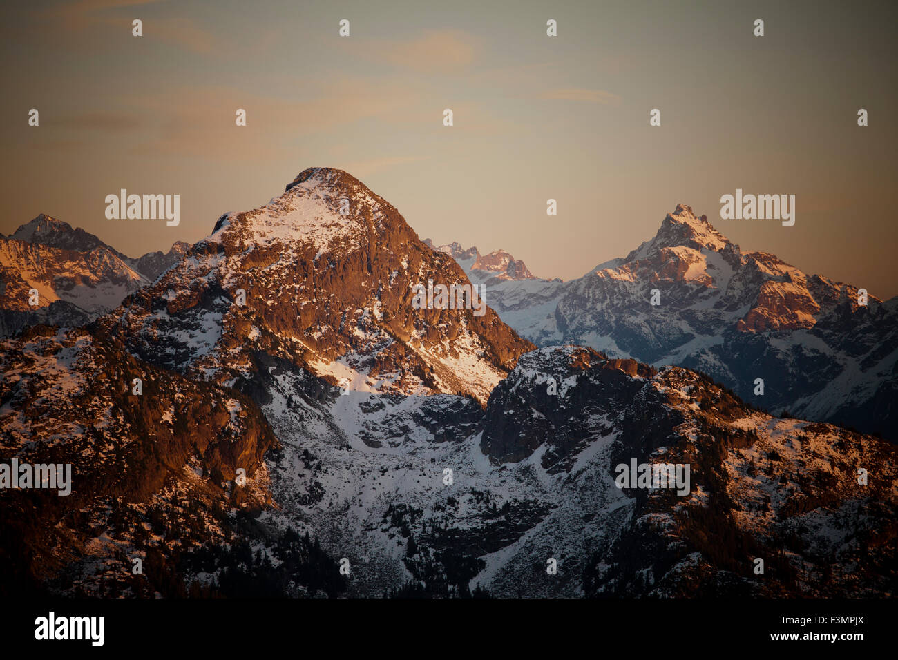 Light peak hi-res stock photography and images - Alamy