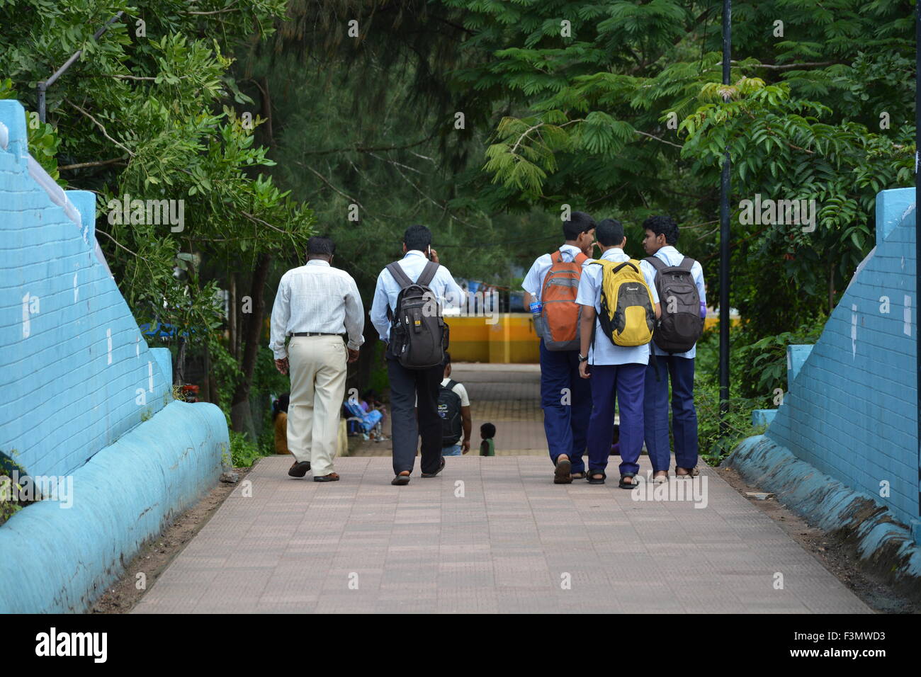 Students returning to school hi-res stock photography and images - Alamy