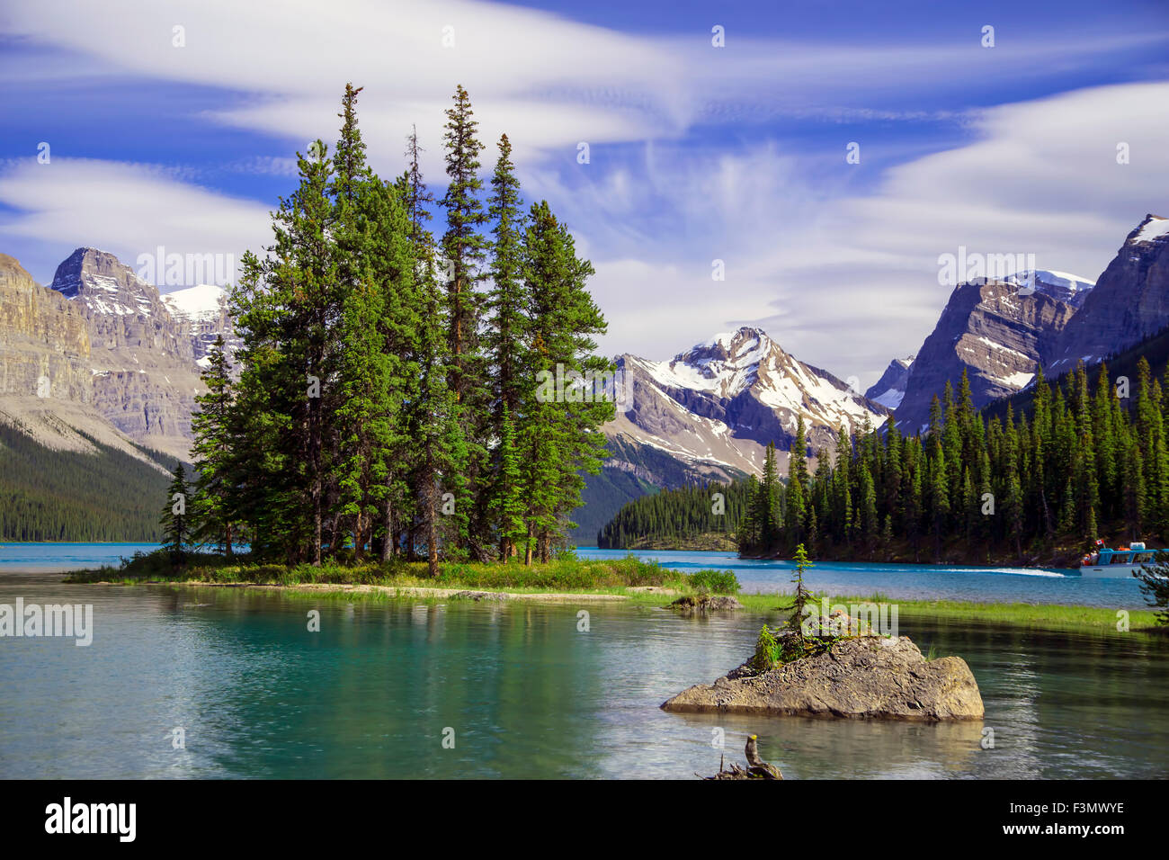 Famous and iconic, Spirit Island in all her glory Stock Photo - Alamy