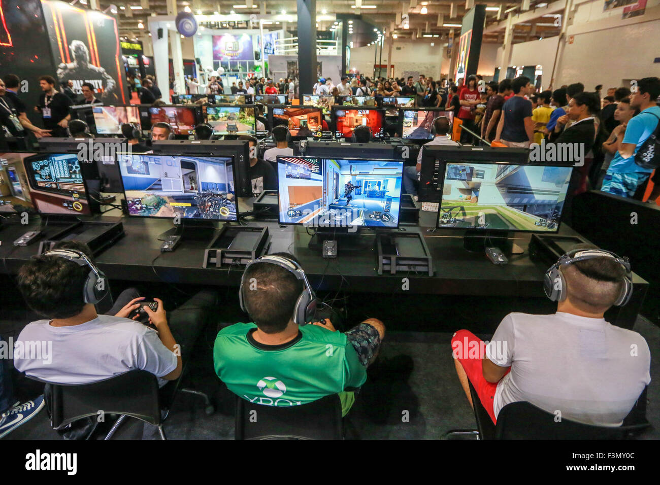 Sao Paulo, Brazil. 08th Oct, 2015. Visitors in Brazil Game Show, the ...