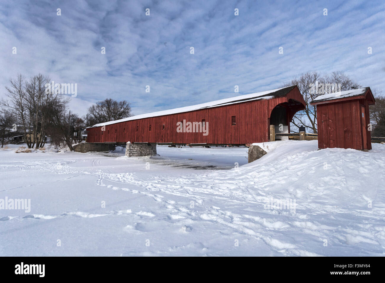 The West Montrose Bridge aka Kissing Bridge on a winters day Stock ...