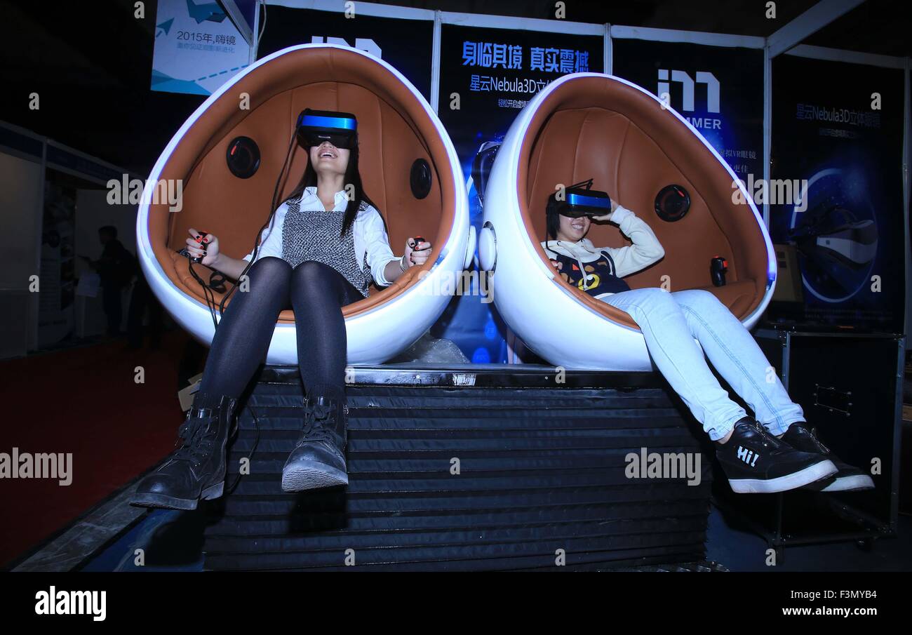Visitors test virtual reality hi-res stock photography and images - Alamy