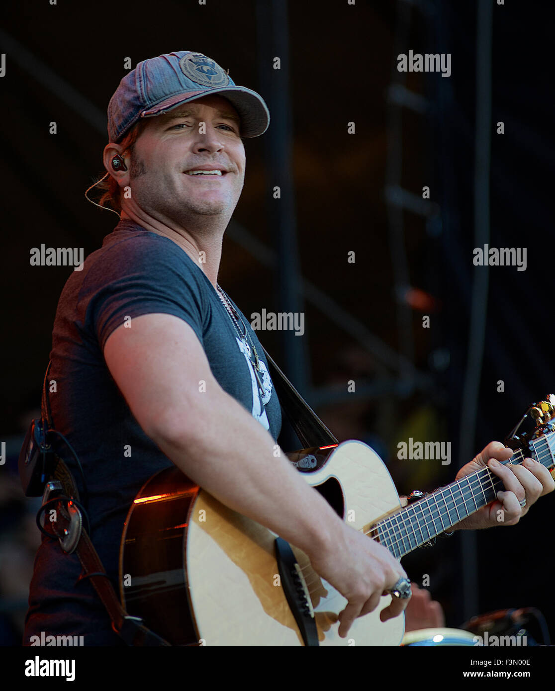 Country and western dancing nashville hi-res stock photography and ...