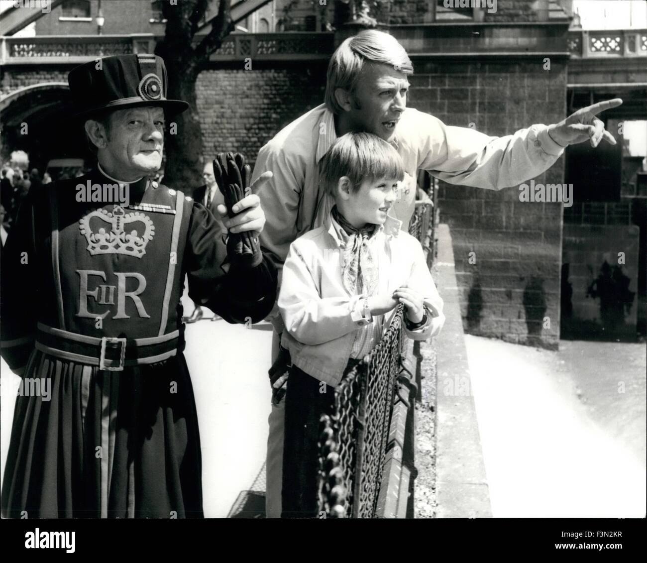 Jan. 09, 1958 - Two of Britain's top young film stars have got together ...