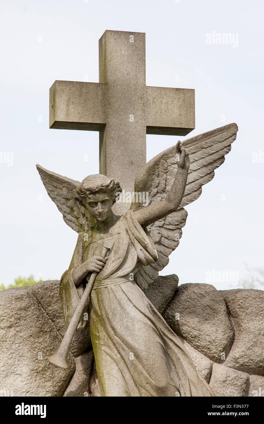 Statue pointing up hi-res stock photography and images - Alamy