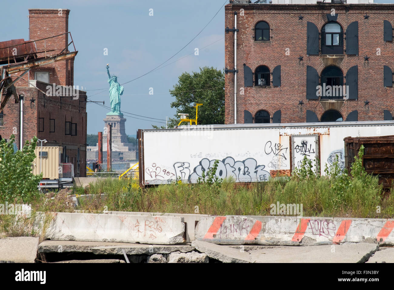 Ugly view hi-res stock photography and images - Alamy