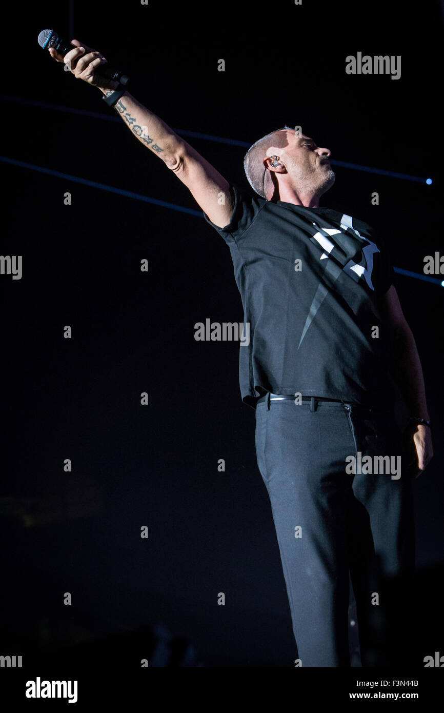 Italian singer eros ramazzotti during hi-res stock photography and ...