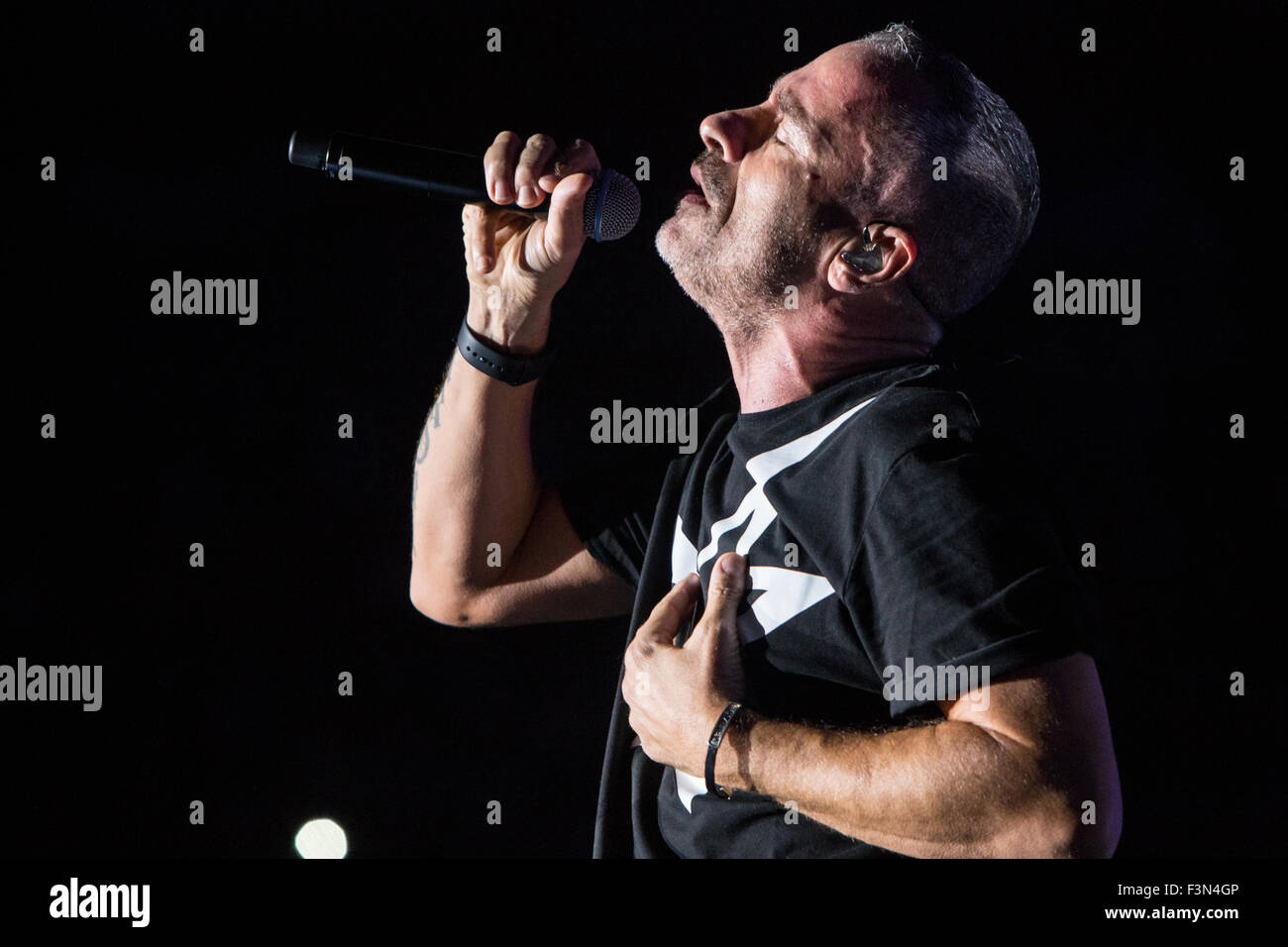 Italian singer eros ramazzotti during hi-res stock photography and ...