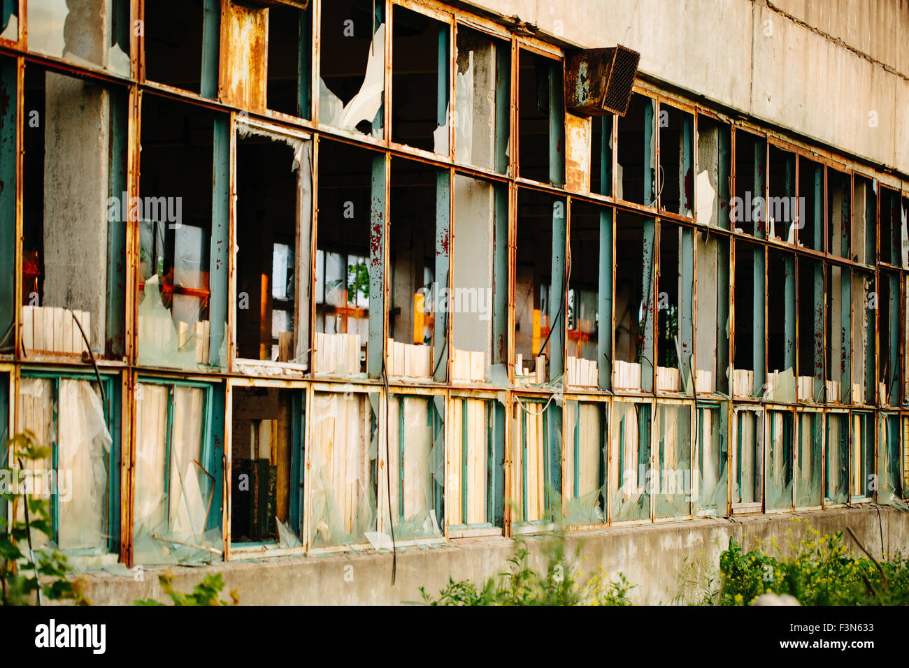Broken facade of the building. Side view Stock Photo - Alamy
