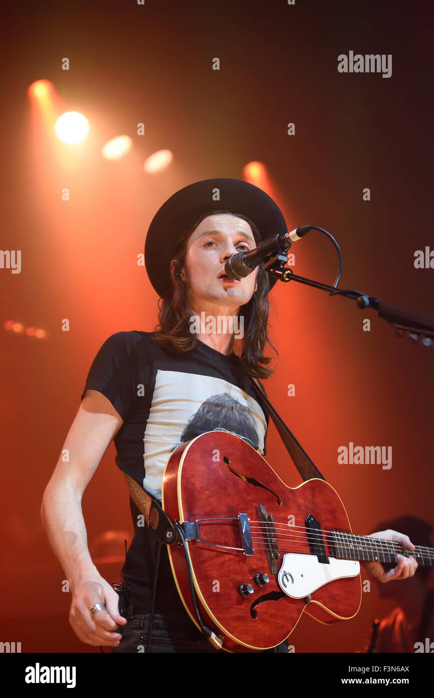 James Bay on stage performs to sell out audience at the Swindon Oasis ...