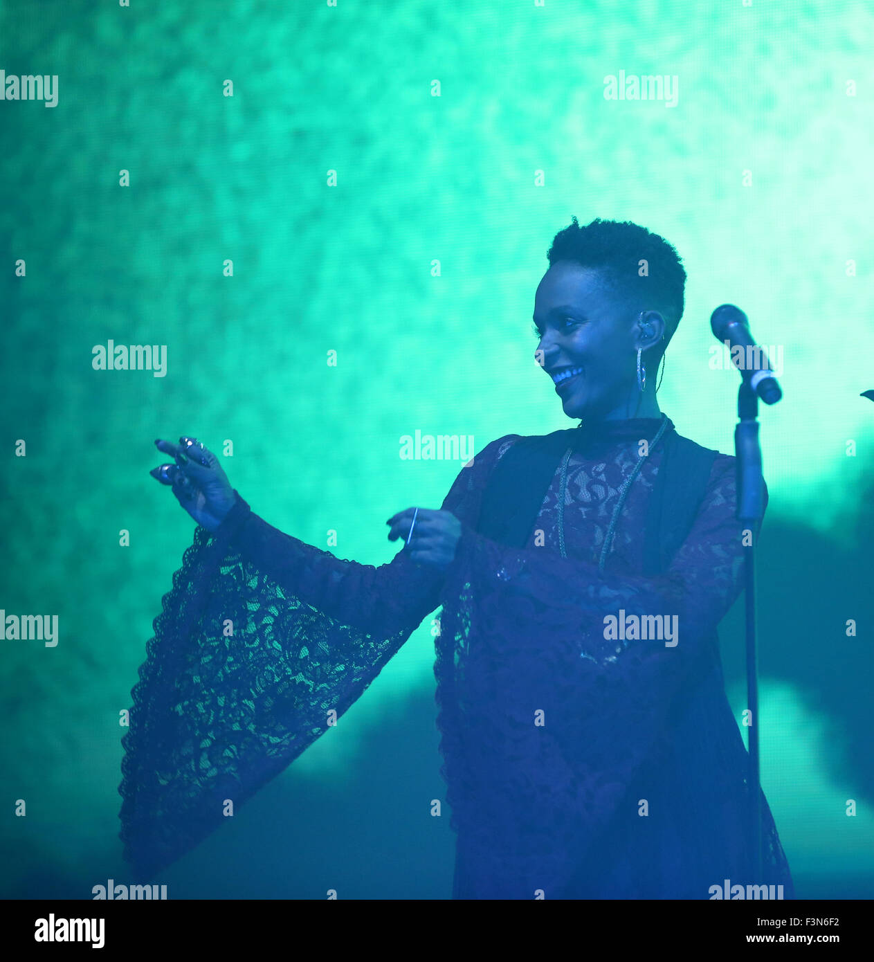 Hamburg, Germany. 8th Oct, 2015. South African singer Lindiwe Suttle ...