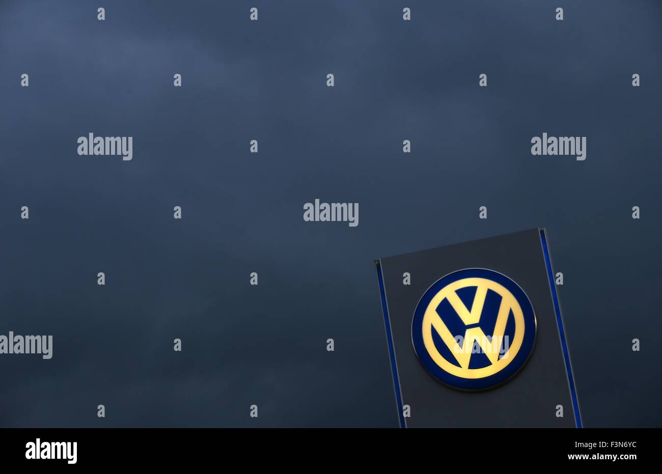 Marktoberdorf, Germany. 9th Oct, 2015. The illuminated logo of carmaker ...