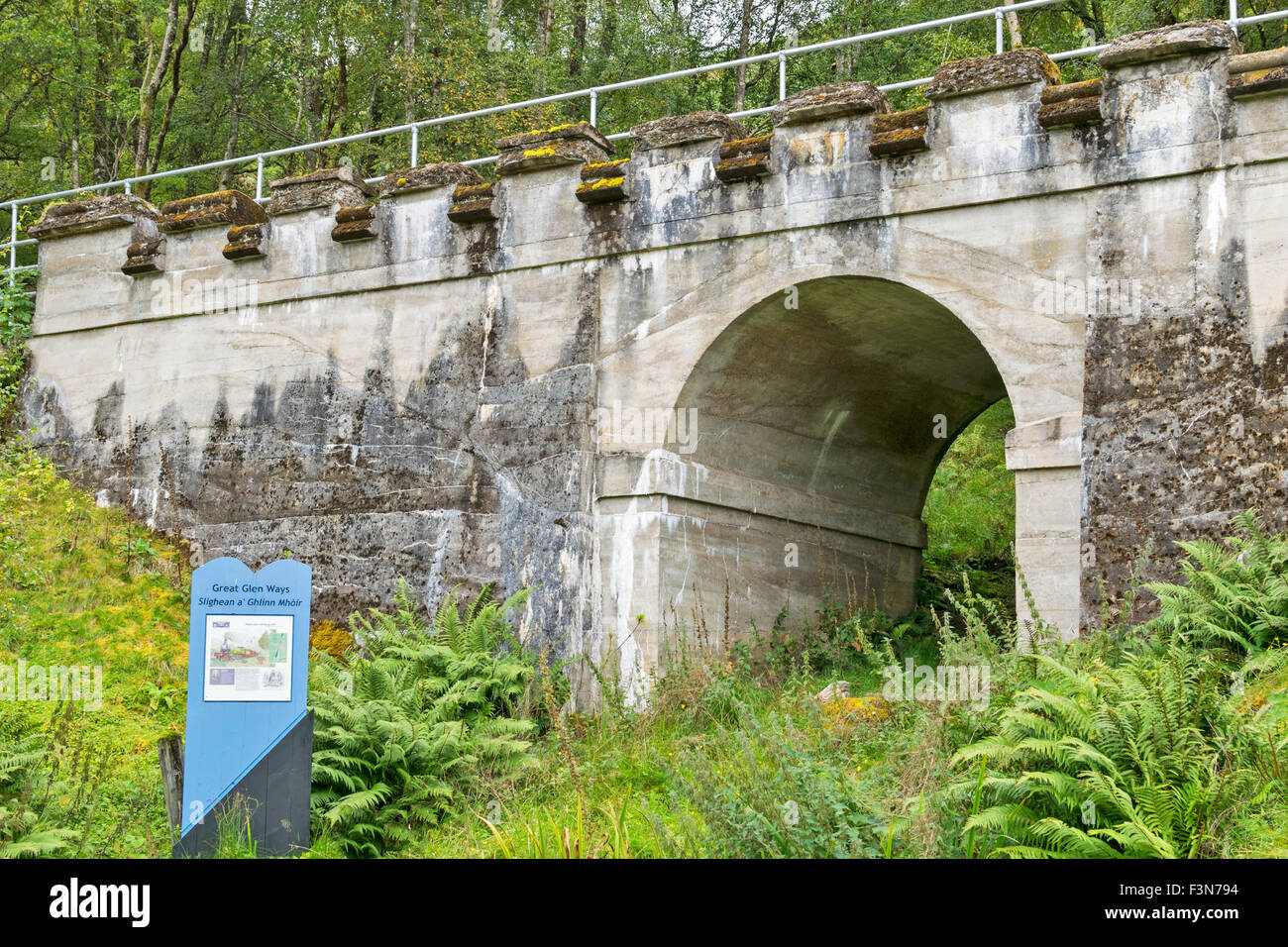 GREAT GLEN WAY OR WALK LAGGAN TO FORT AUGUSTUS SCOTLAND RAILWAY BRIDGE ...