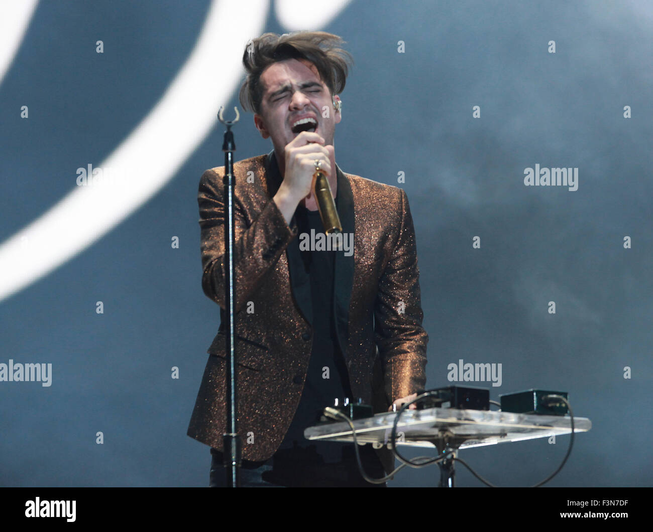 Brendon urie hi-res stock photography and images - Alamy