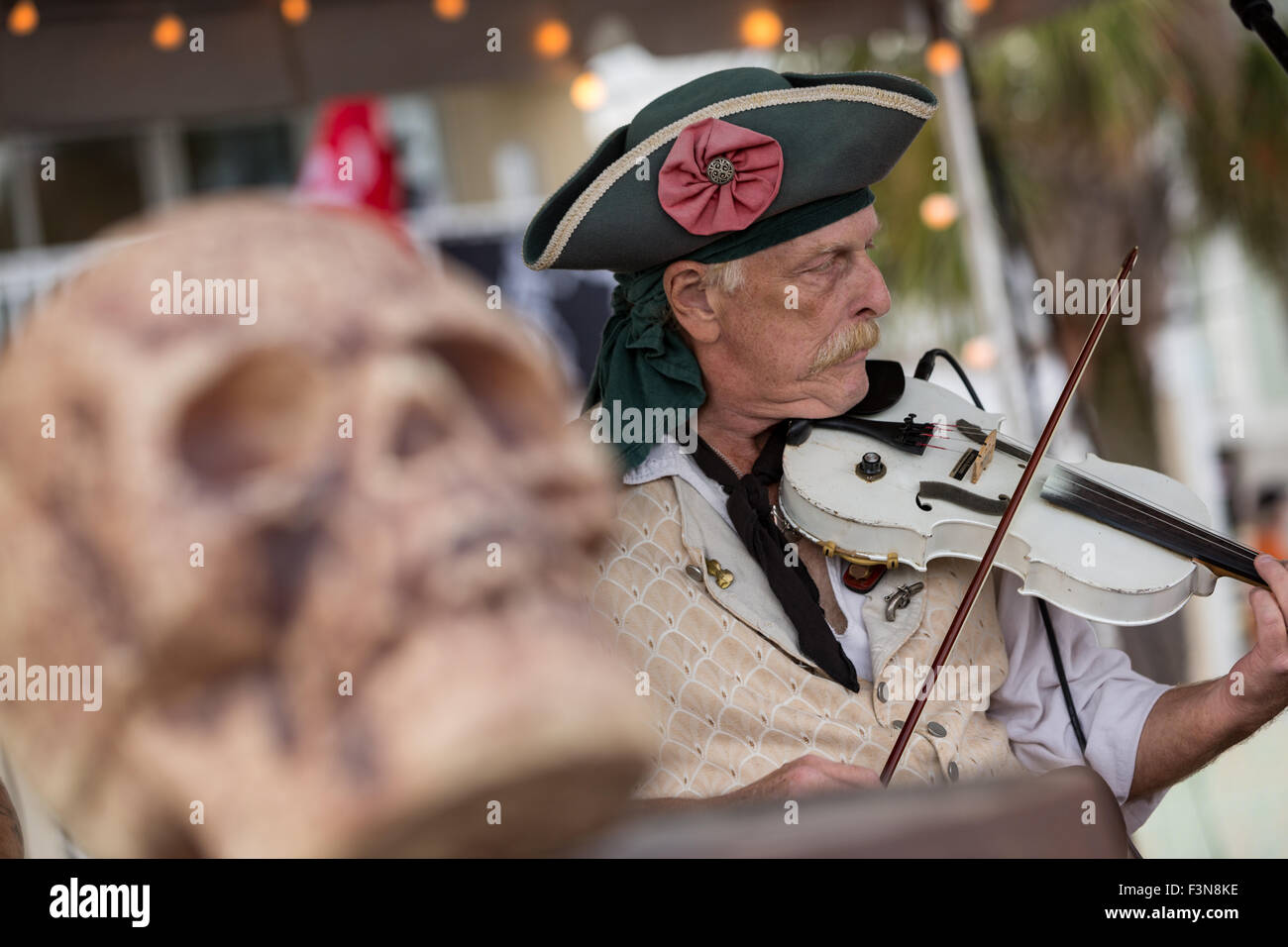 Tybee Island, Georgia, USA. 09th Oct, 2015. A musician dressed in ...