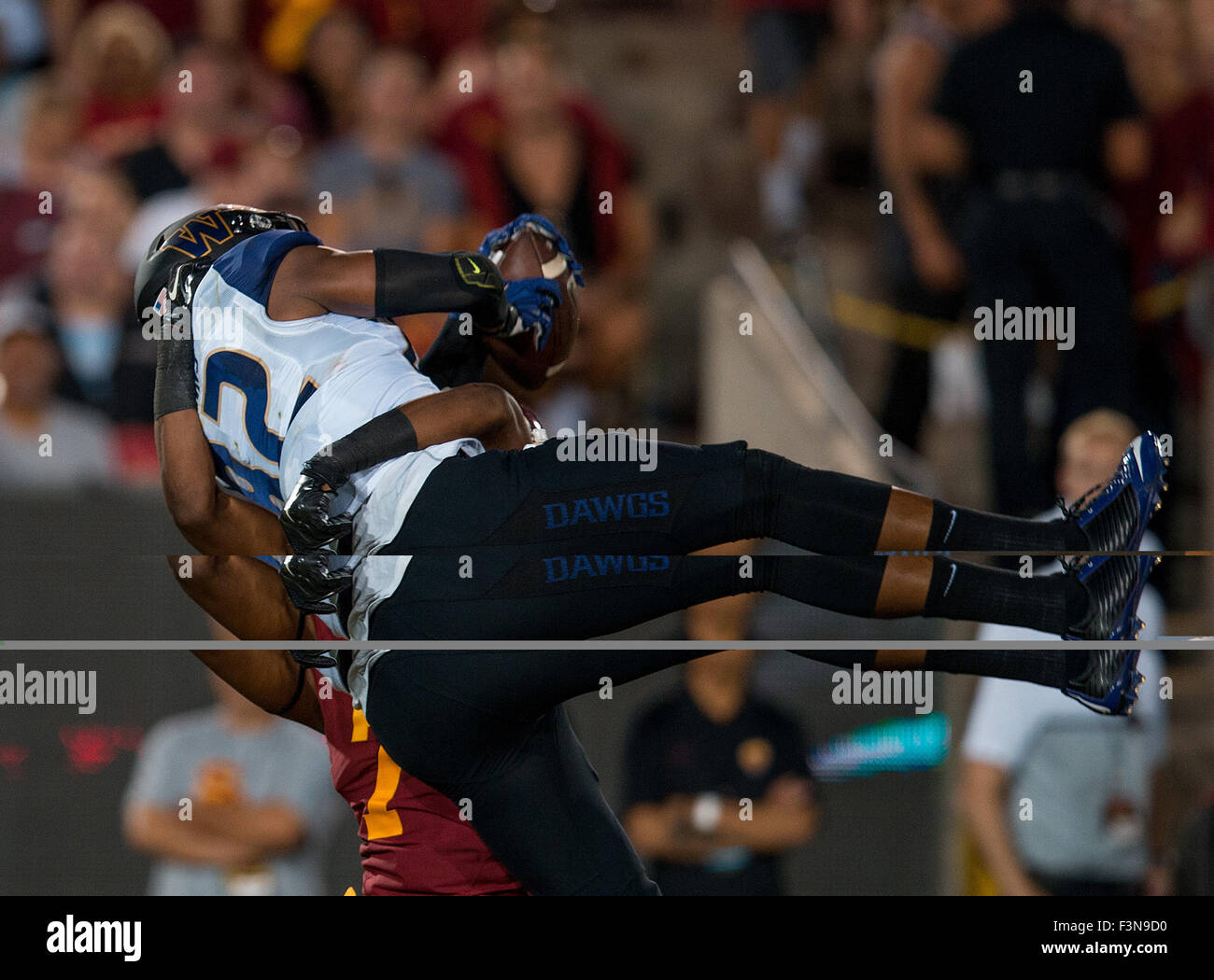 Los Angeles, CA, USA. 08th Oct, 2015. Washington Huskies tight end (82 ...