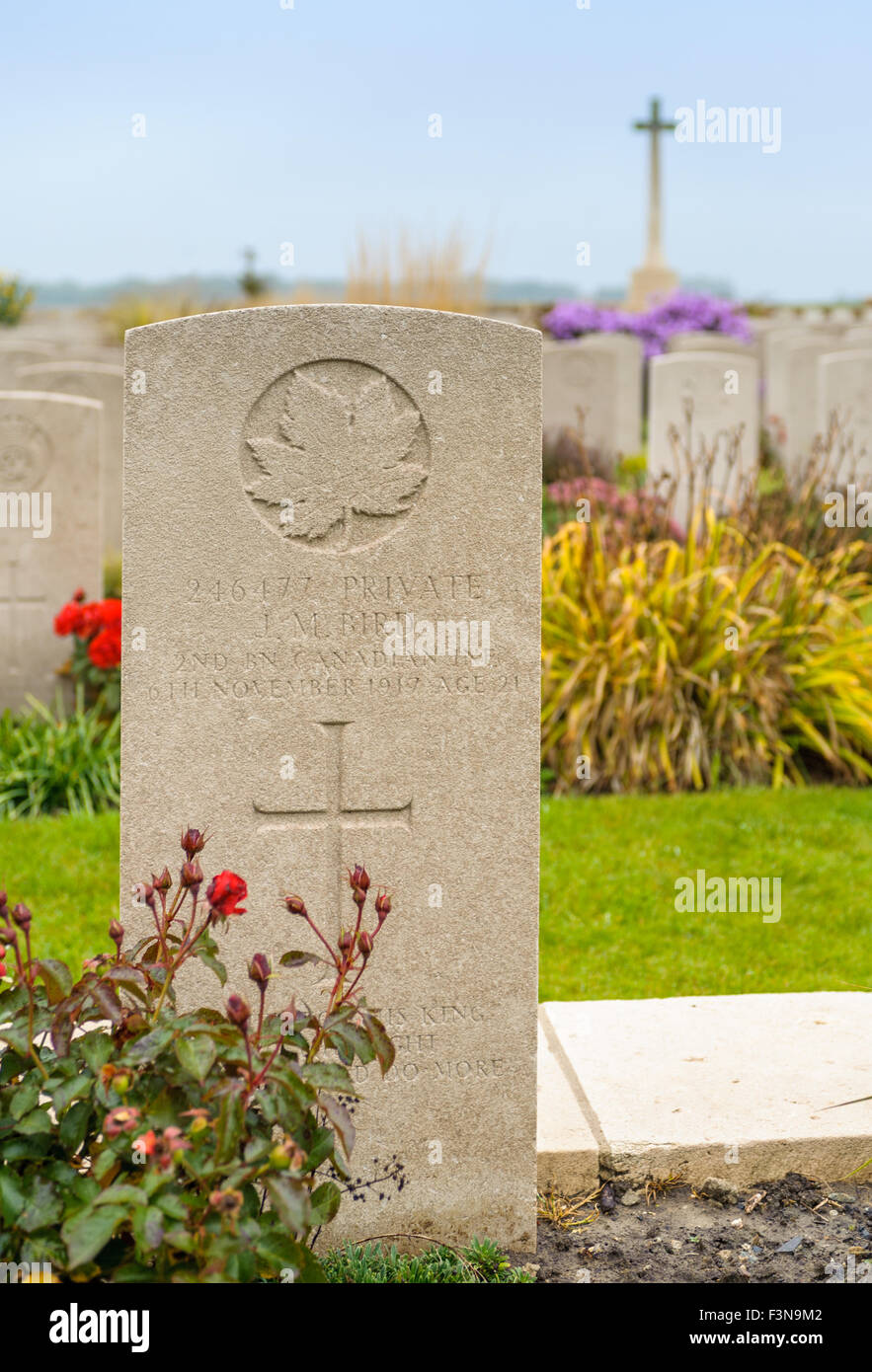 War graves & cross at Divisional Collecting Post Cemetery & Extension ...