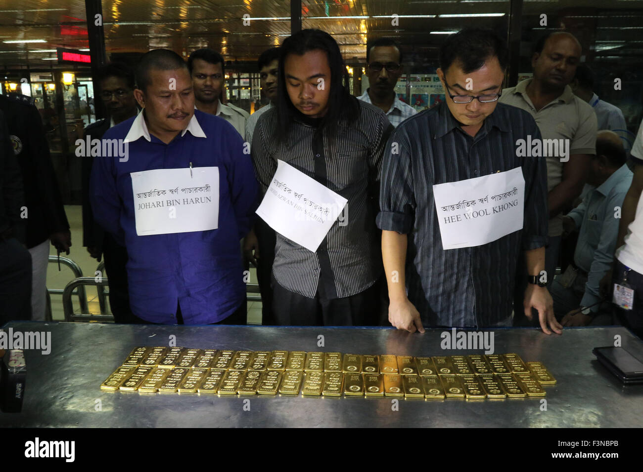 Dhaka, Three Malaysian citizens were held with gold bars weighing 45 ...