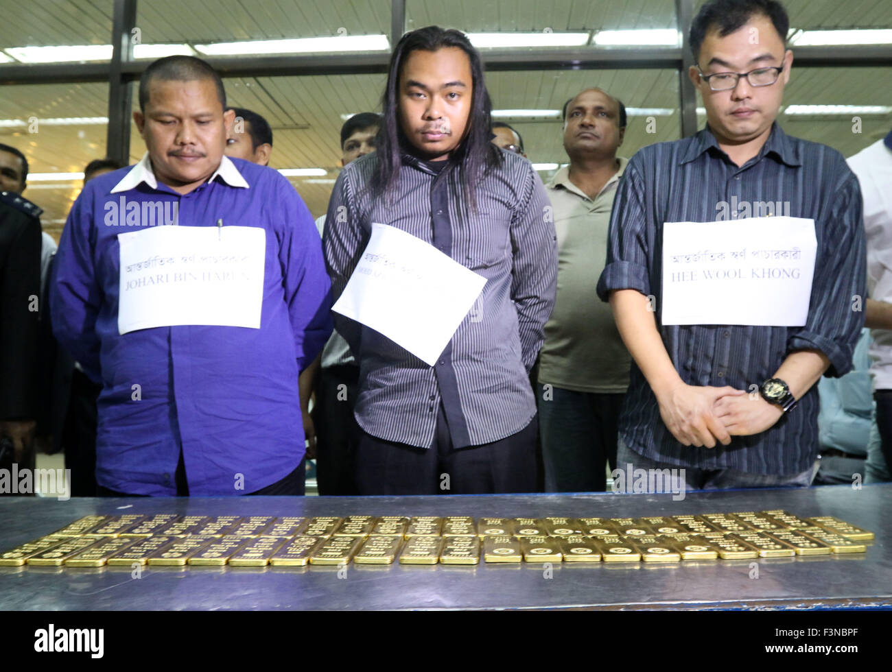 Dhaka, Three Malaysian citizens were held with gold bars weighing 45 ...
