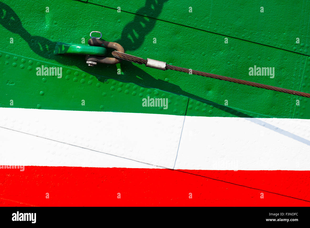 Ship hull hi-res stock photography and images - Alamy