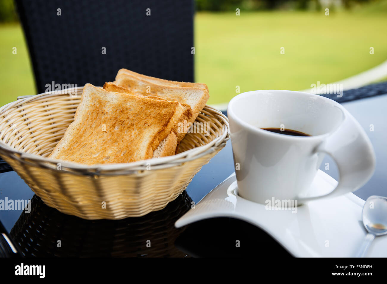 Toast table hi-res stock photography and images - Alamy