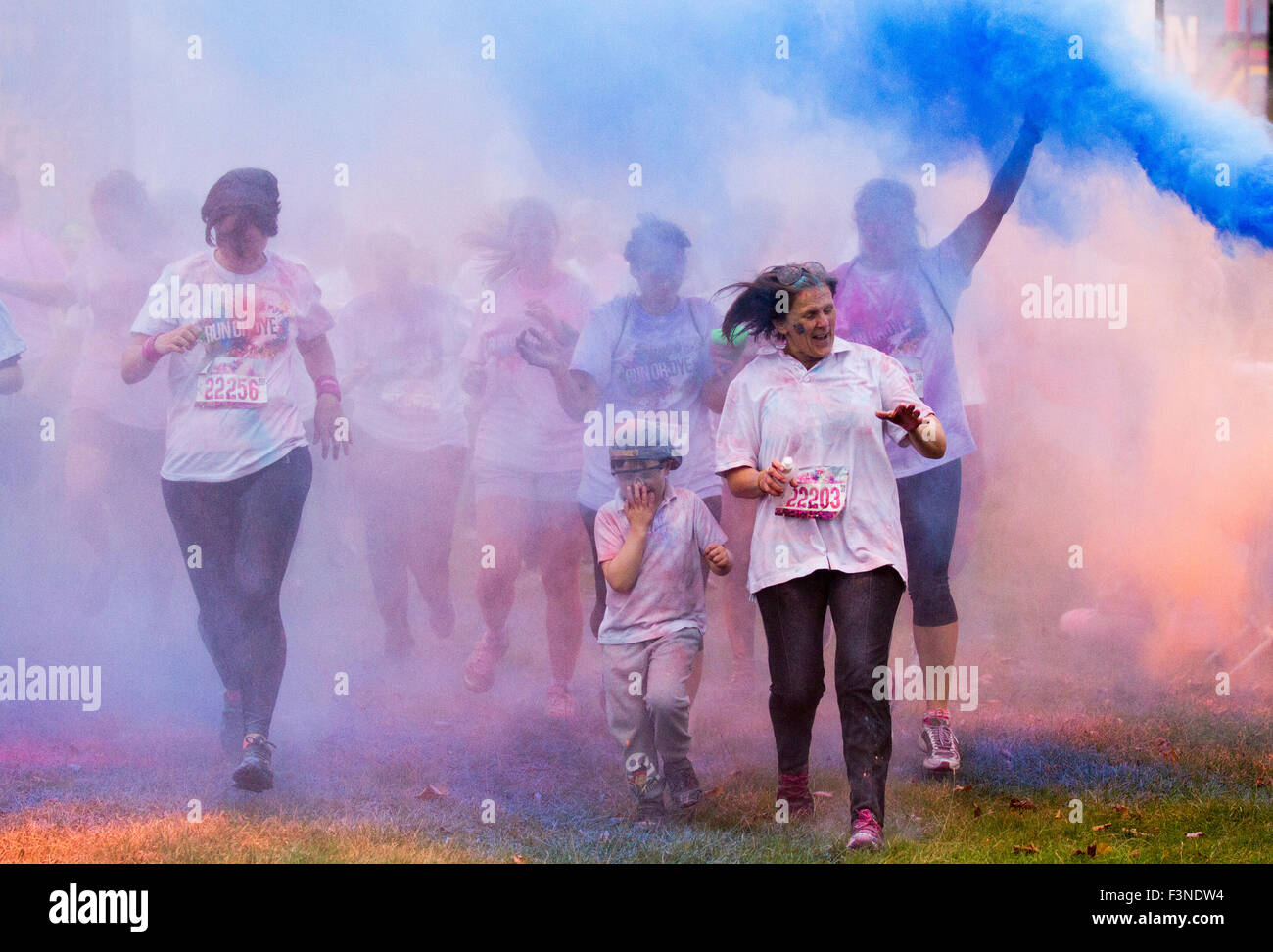 The world’s most colourful 5k, 'Run or Dye’ at Chatsworth this autumn ...