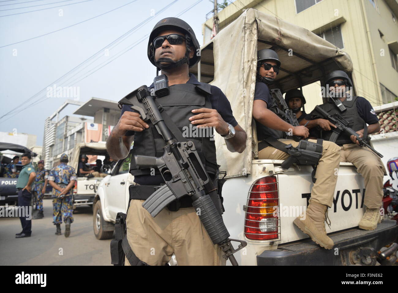 Dhaka, Bangladesh. 10th Oct, 2015. Members of SWAT, a special squad of ...