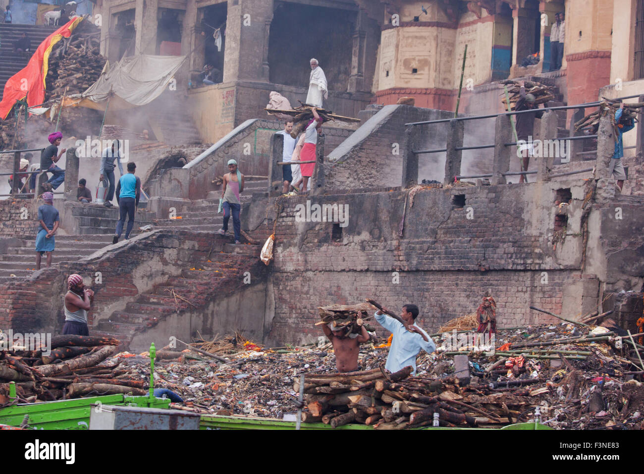Indian burning funeral pyre hi-res stock photography and images - Alamy