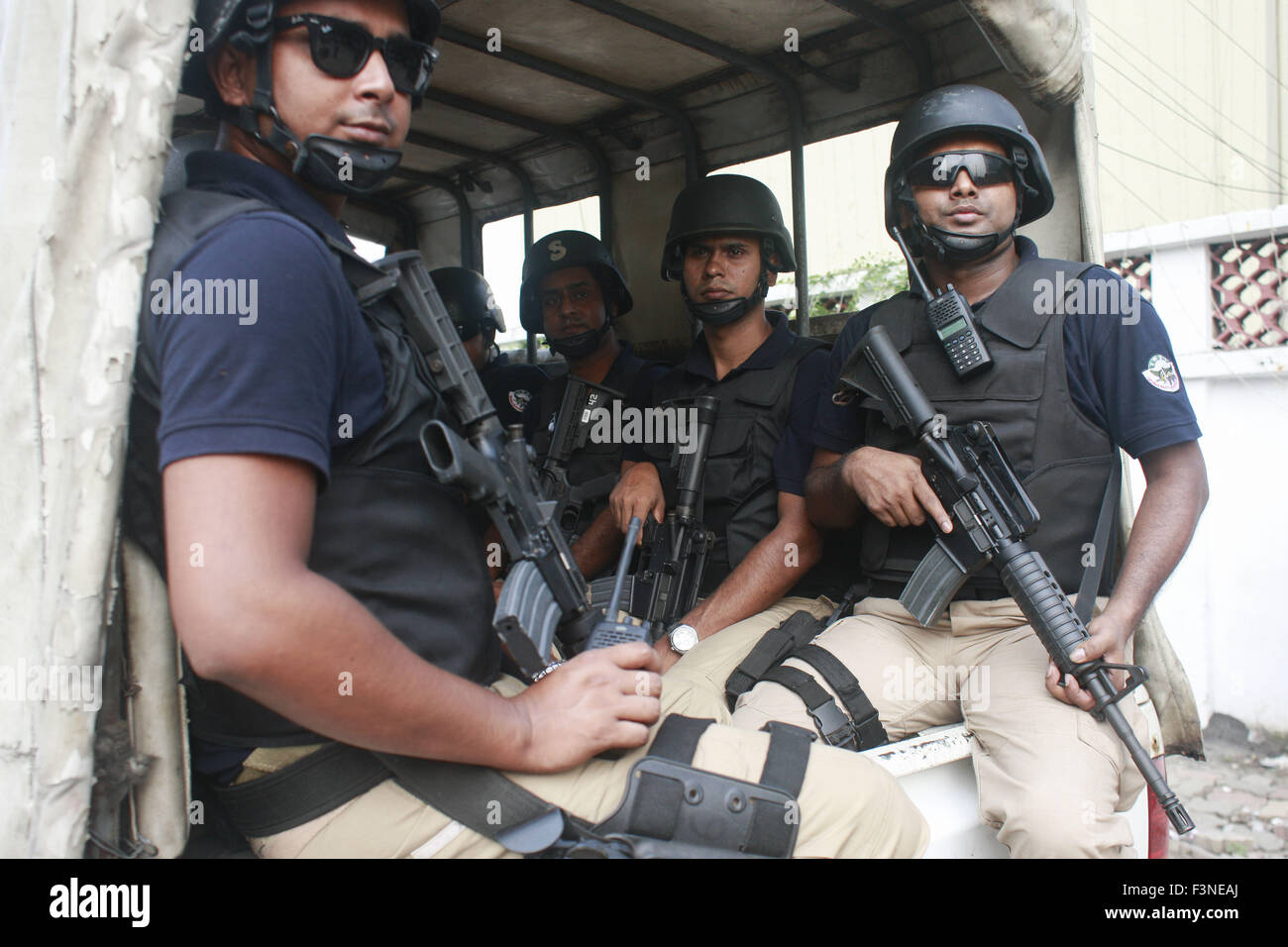 Dhaka, Bangladesh. 10th Oct, 2015. Members of SWAT (Special Weapons and ...