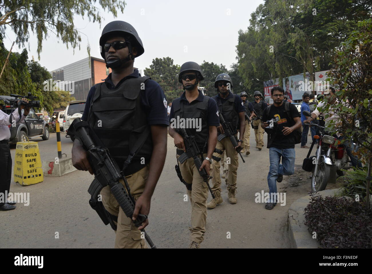Dhaka, Bangladesh. 10th Oct, 2015. Members of SWAT, a special squad of ...