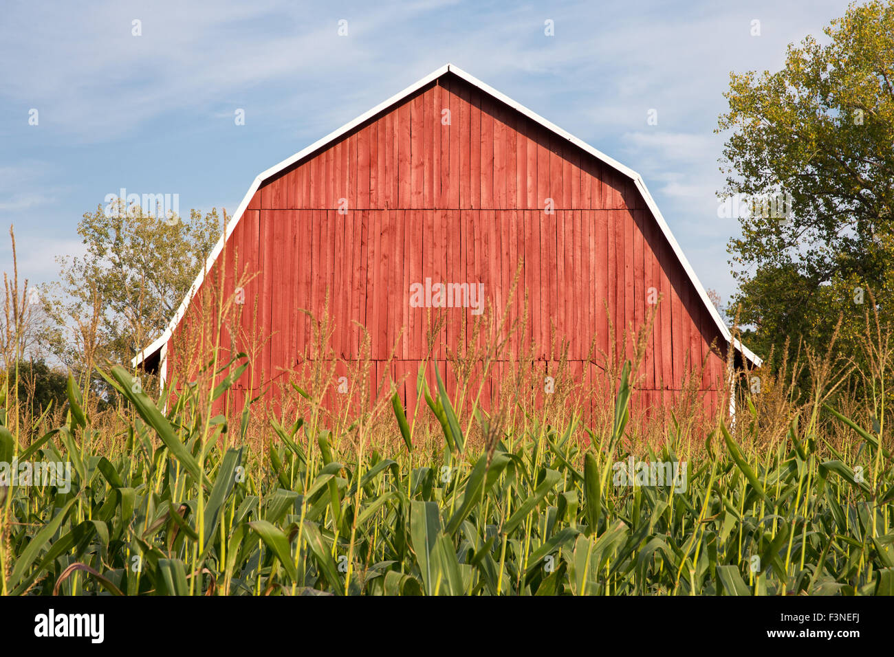 Classic red barn hi-res stock photography and images - Alamy