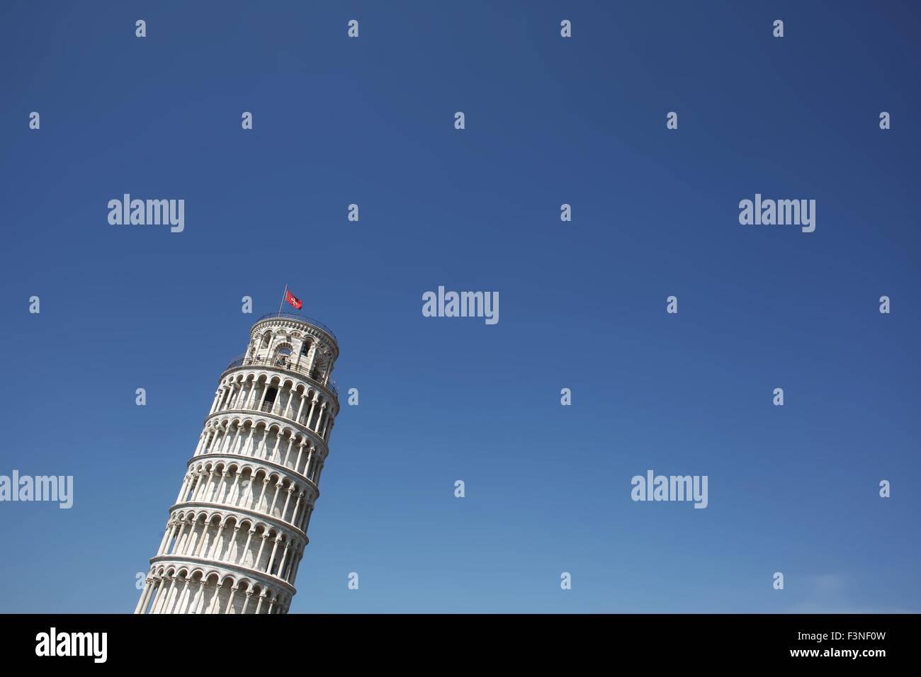 Pisa, Italy. 22nd July, 2015. View of the Leaning Tower of Pisa on the ...