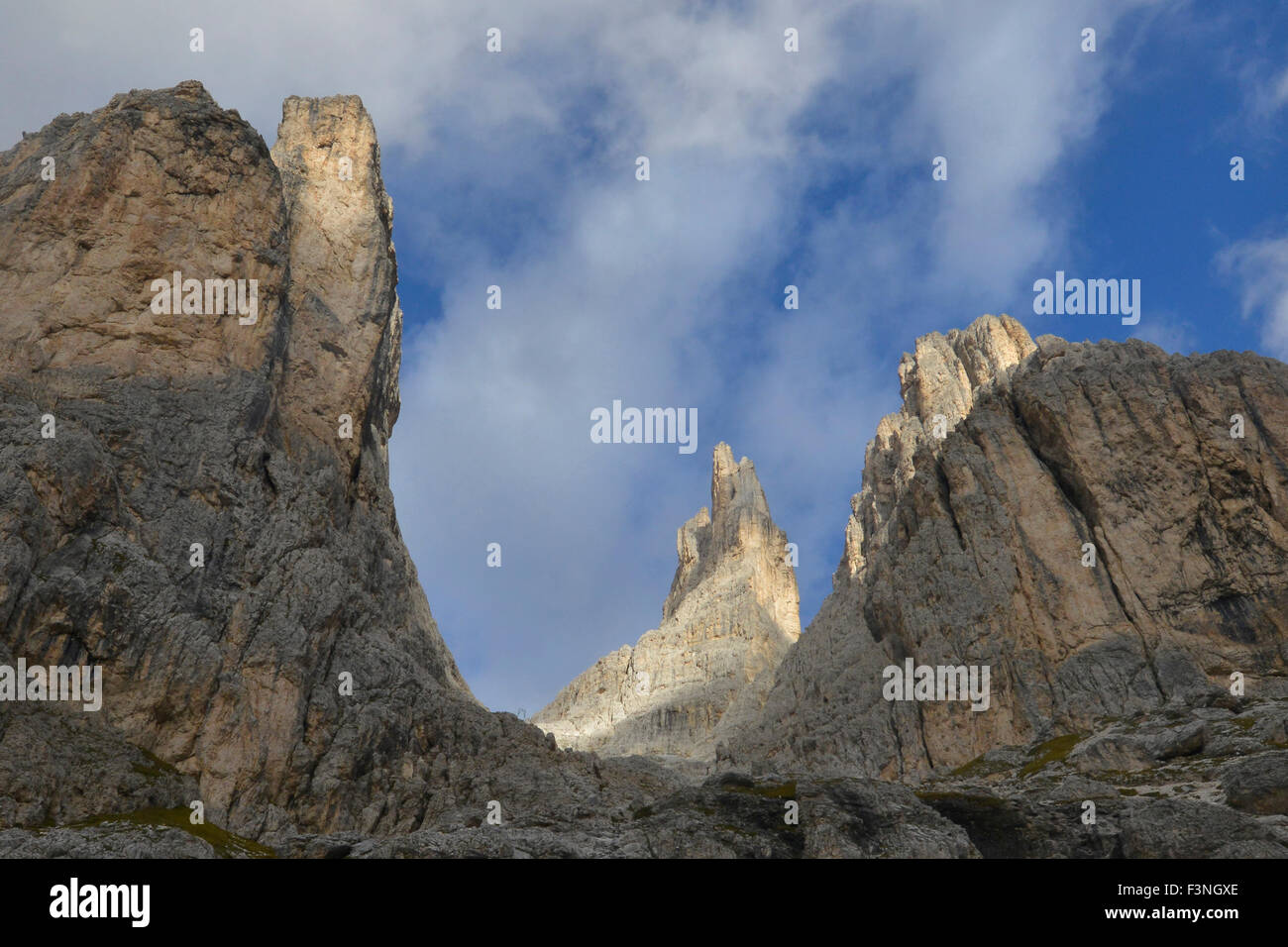 The mighty Vajolet Towers in the Catinaccio (Rosengarten) in the ...