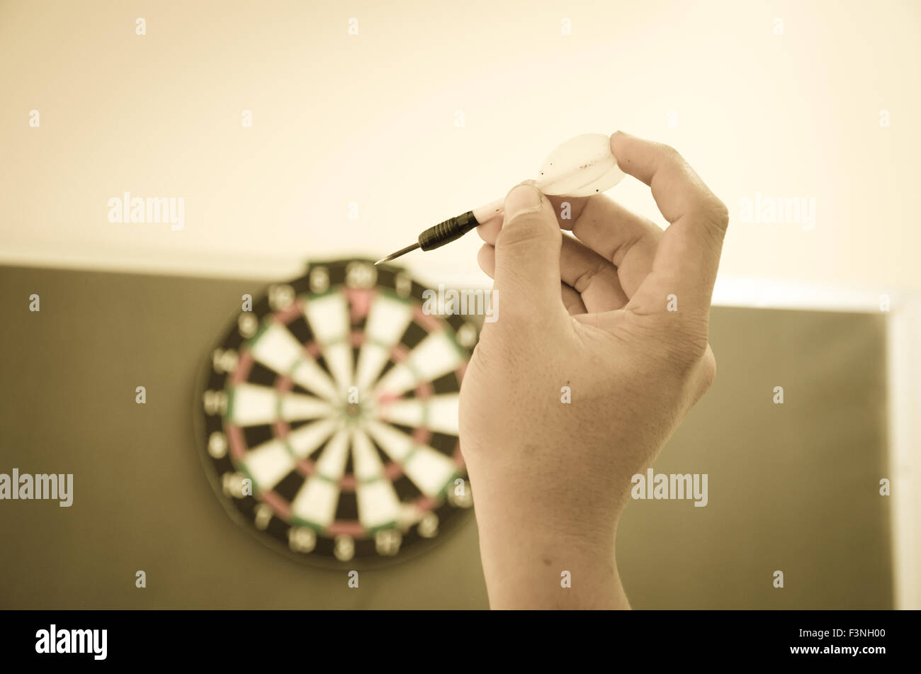 hand for dart competition Stock Photo - Alamy