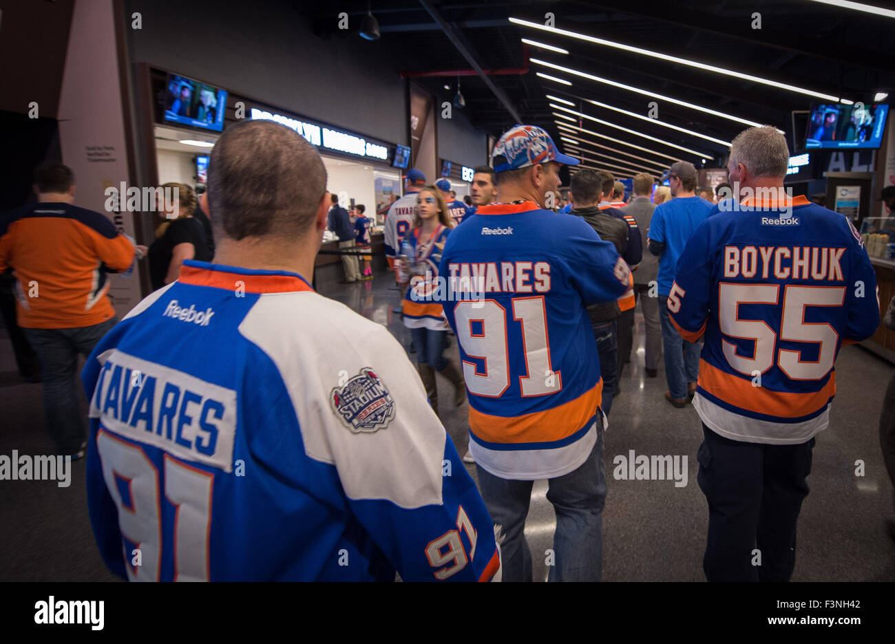 New York, NY, USA. 9th Oct, 2015. New York Islanders fans arrive for ...