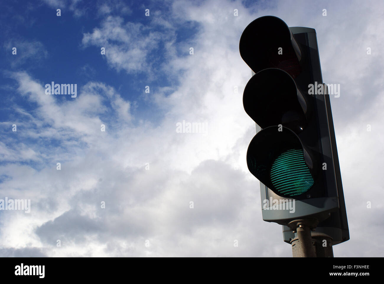 Green stoplight hi-res stock photography and images - Alamy