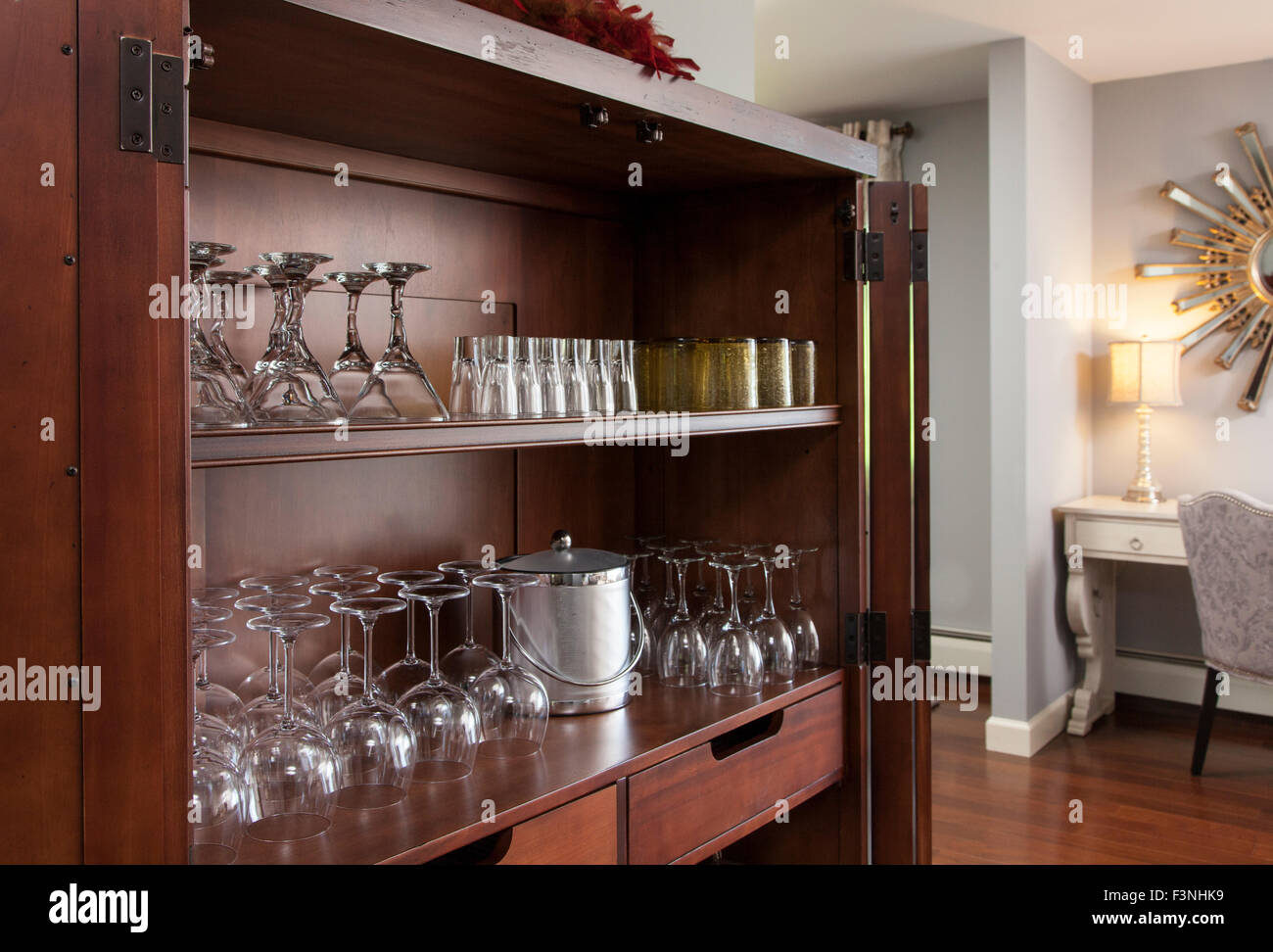 Home bar living room hi-res stock photography and images - Alamy