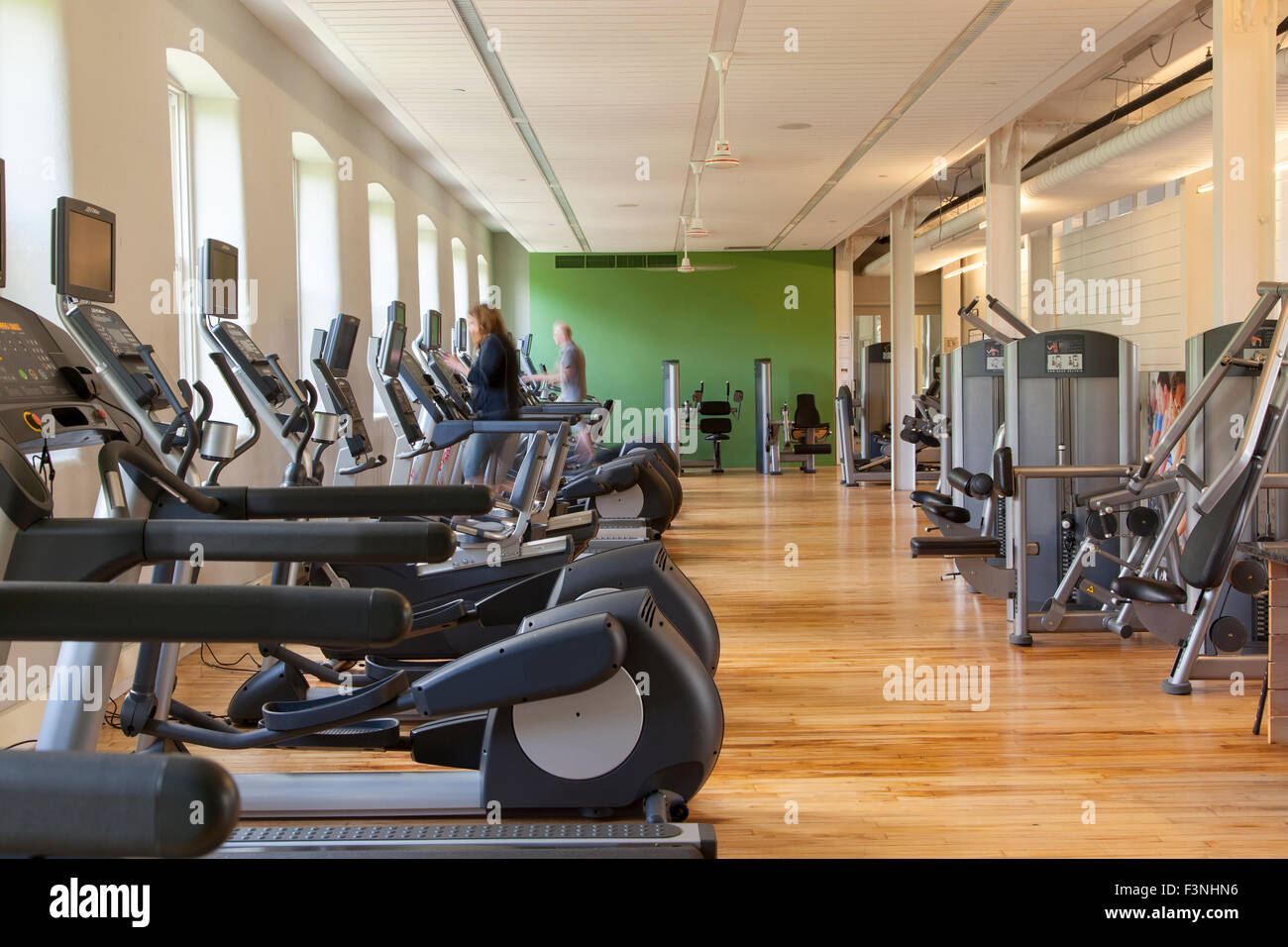 Overview of gym with various machines hi-res stock photography and ...