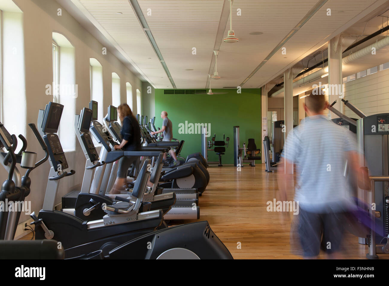 Gym machines hi-res stock photography and images - Alamy