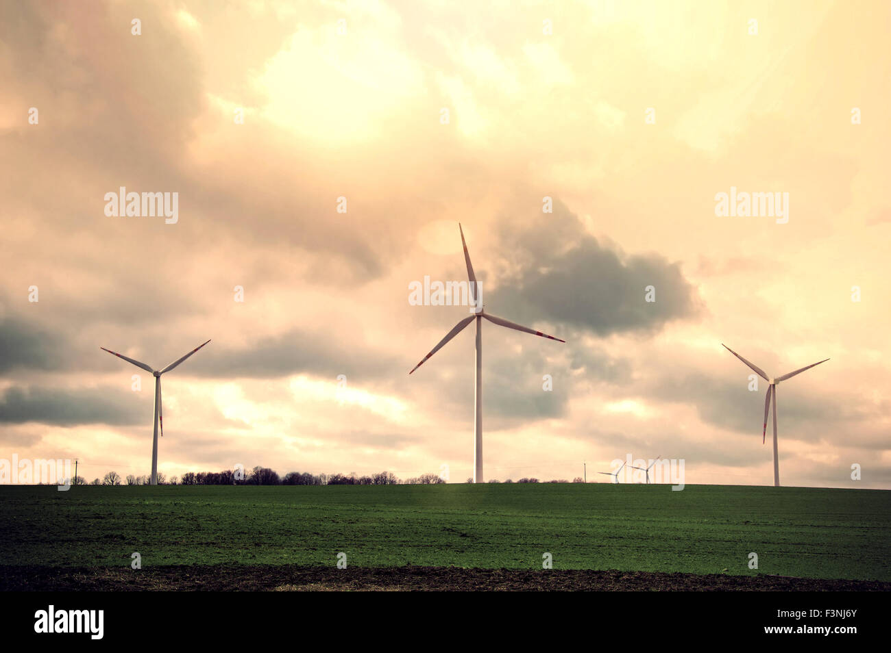 Wind mill against the sun hi-res stock photography and images - Alamy