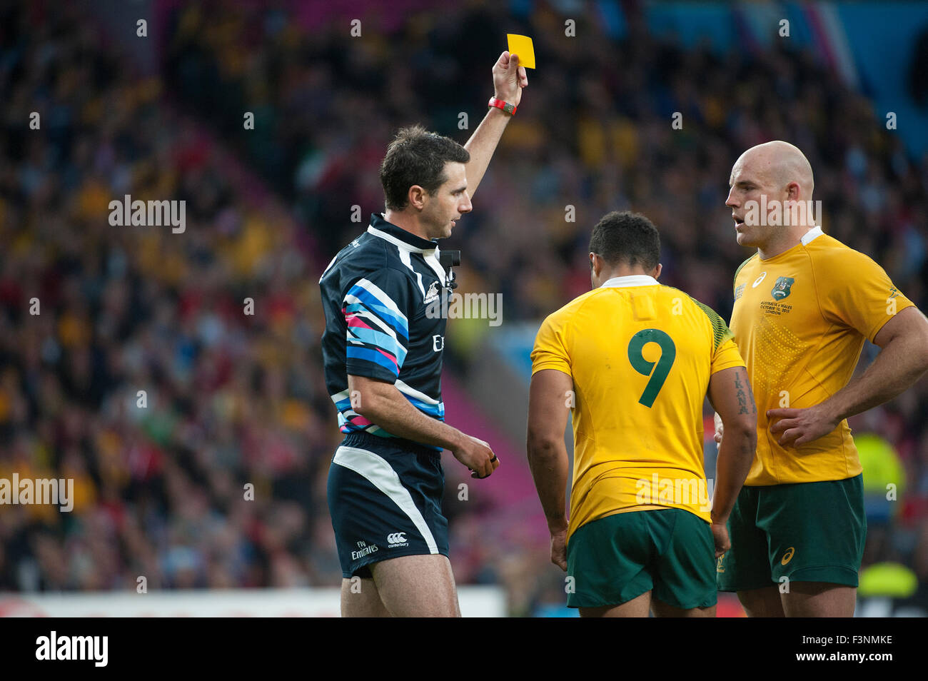 Yellow card rugby hi-res stock photography and images - Alamy