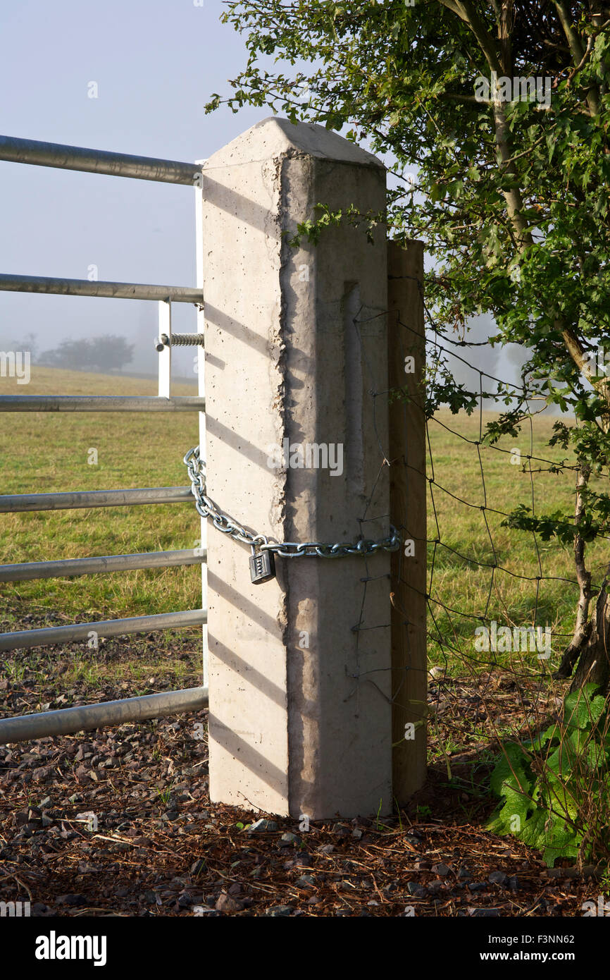 Farm Gate With Lock and Chain Stock Photo - Alamy