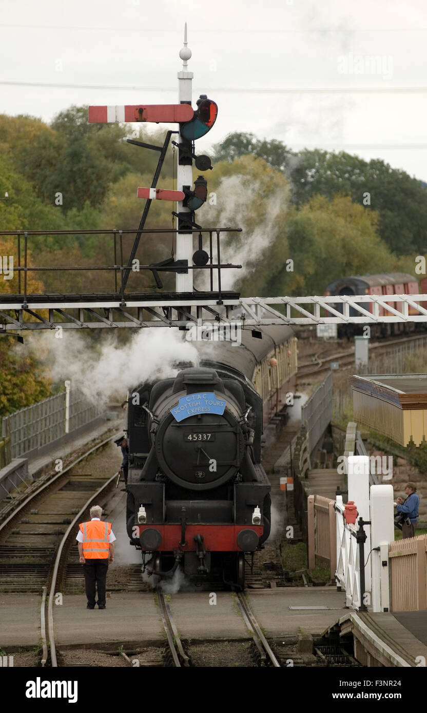 Goldeneye james bond train hi-res stock photography and images - Alamy