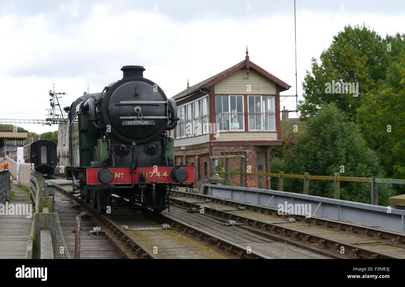 Nene valley Wansford, UK. October 11th 2015. Train spotter and steam ...